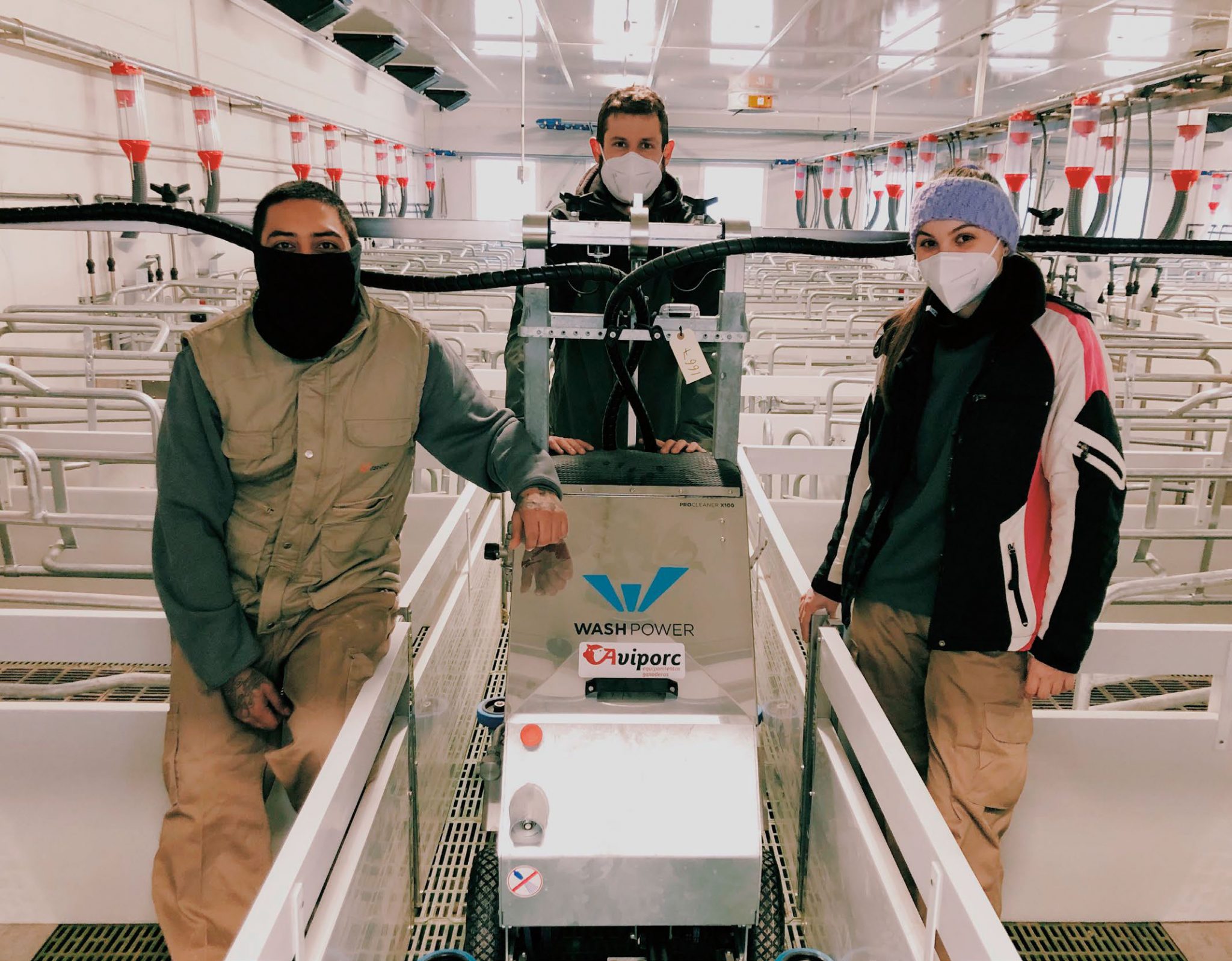 PROCLEANER X100 para la limpieza eficiente de granjas, distribuido por ...